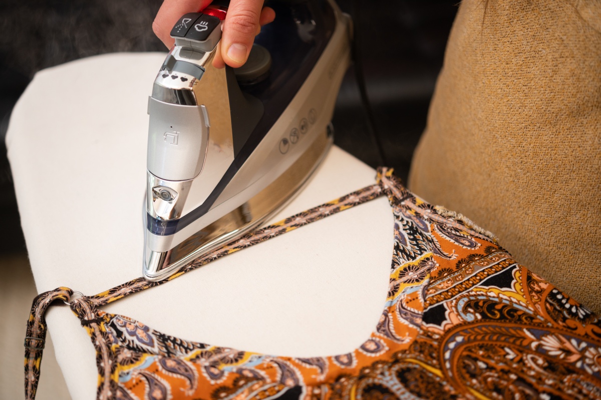 The 4 Best Clothing Irons of 2025 | Tested & Rated