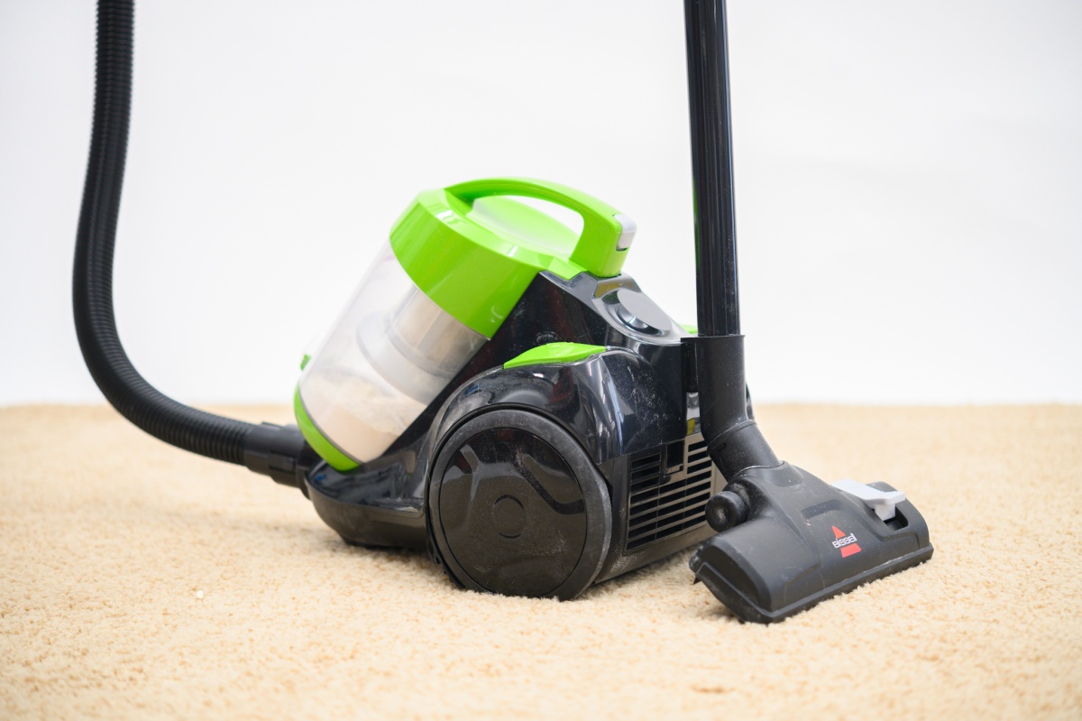 Bissell Zing Bagless Canister Review | Tested & Rated