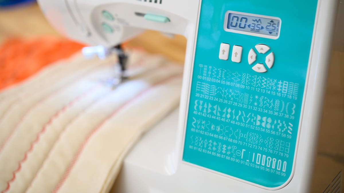 Singer 7258 Stylist Review | Tested & Rated