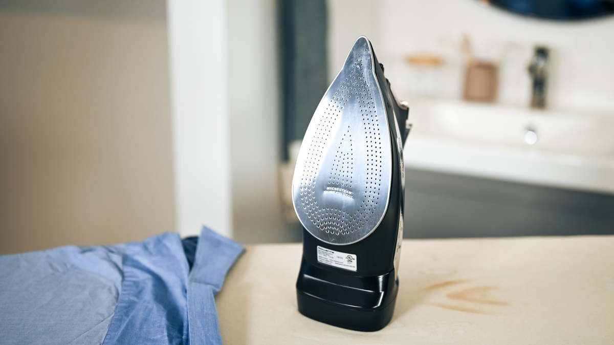 The 4 Best Clothing Irons of 2025 | Tested & Rated