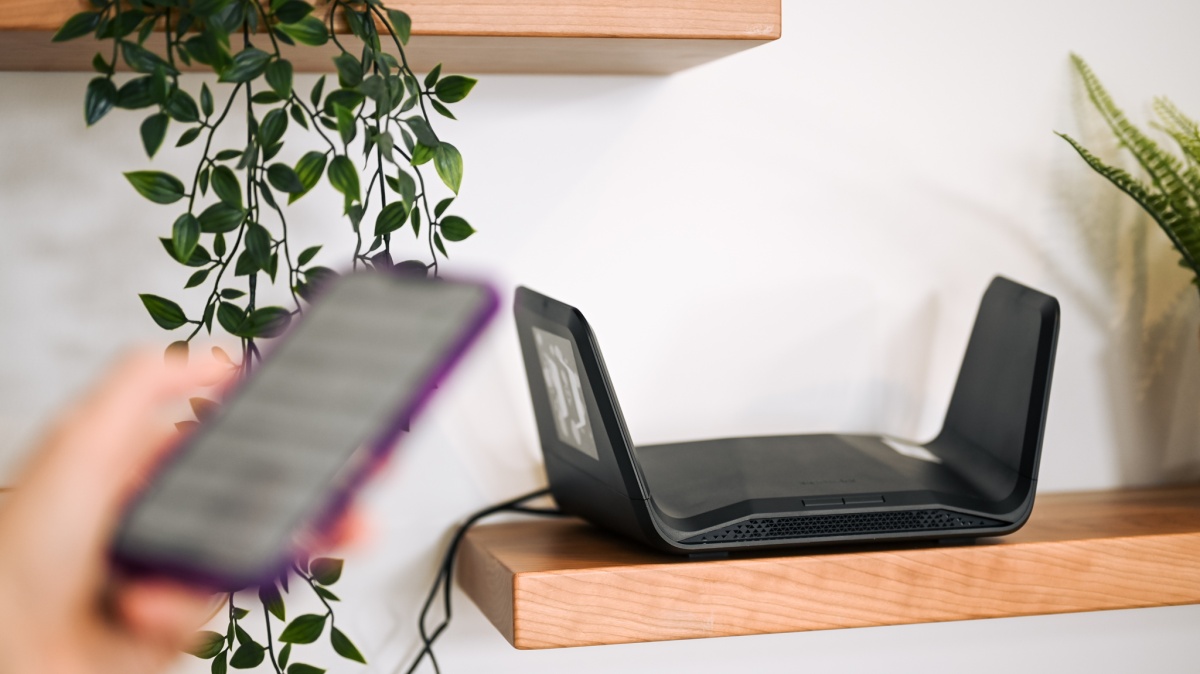 Netgear Nighthawk RAXE300 (AXE7800) Review | Tested