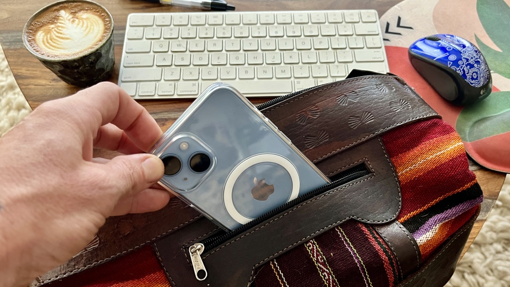 The 6 Best iPhone 14 Cases of 2023 | Tested by GearLab