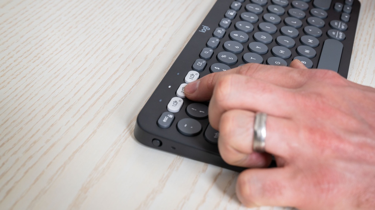 Logitech Pebble Keys 2 K380s Review | Tested & Rated
