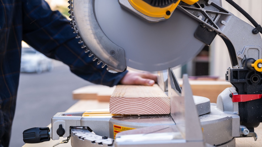 Best miter saw under 200 store